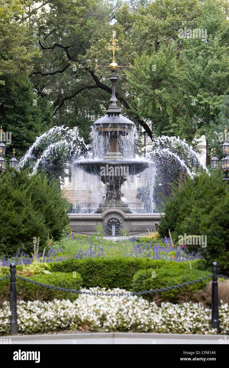 The fountain in City Hall Park in New York City Stock Photo - Alamy