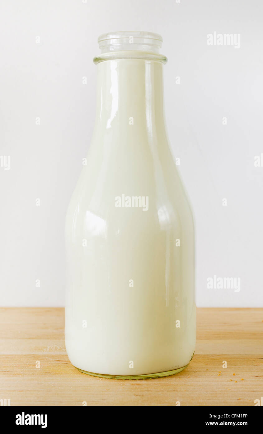 One full milk bottle hi-res stock photography and images - Alamy