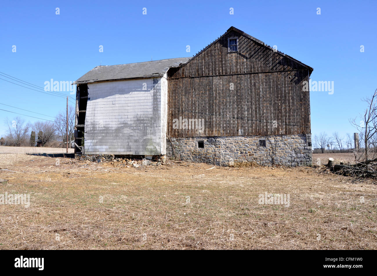 exterior of an old worn barn in eastern pennsylvania Stock Photo - Alamy