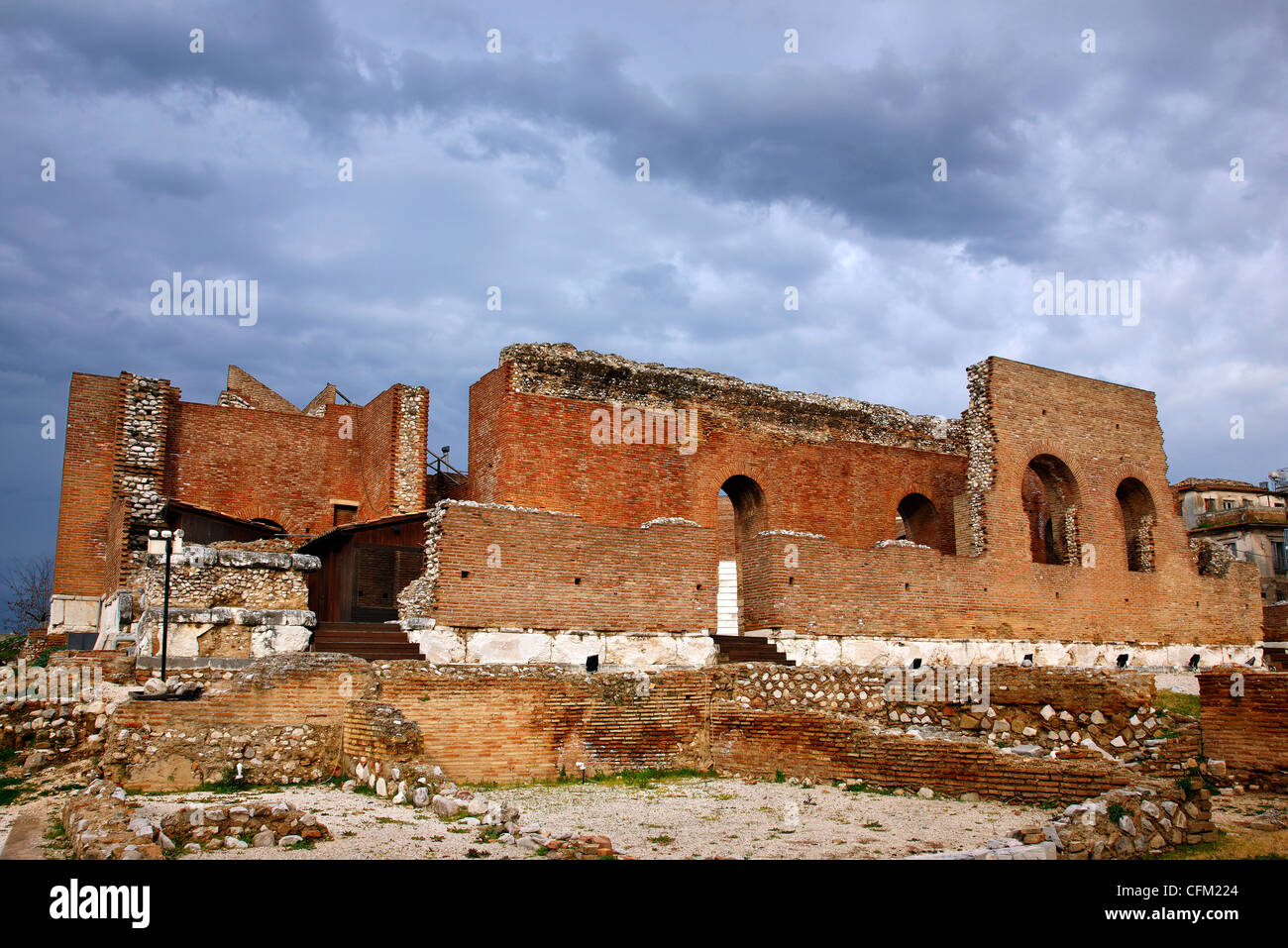Ancient roman structures hi-res stock photography and images - Alamy