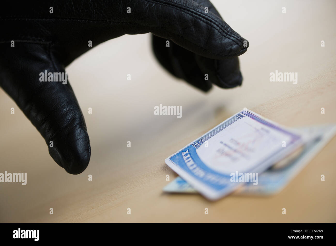 Thiefs hand hi-res stock photography and images - Alamy