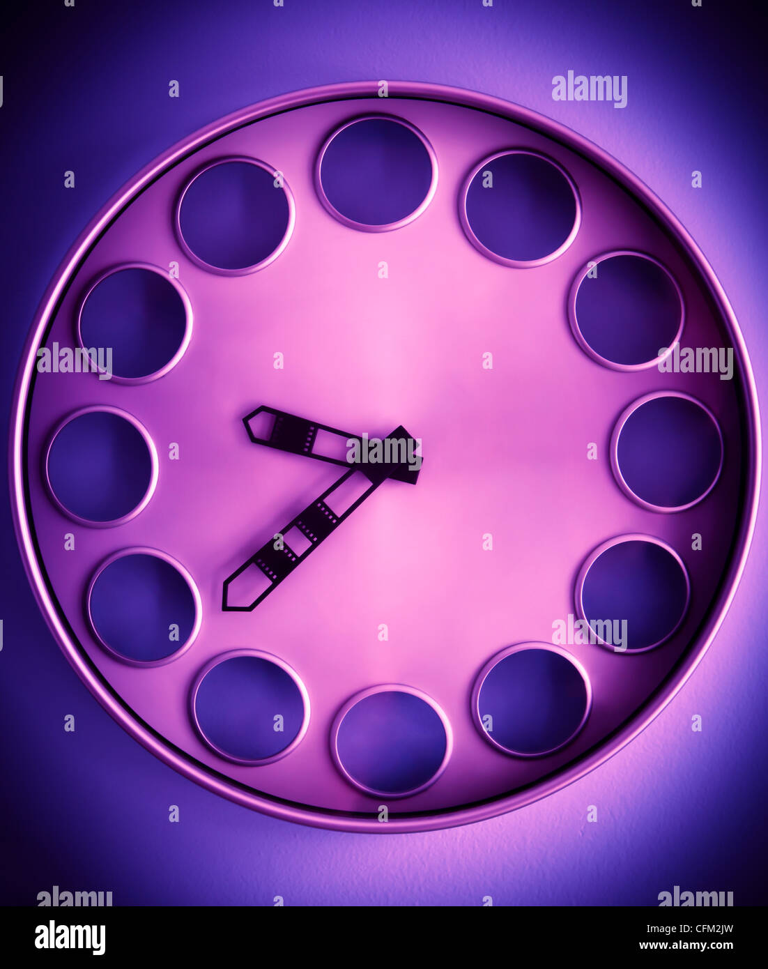 Metal wall clock hi-res stock photography and images - Alamy