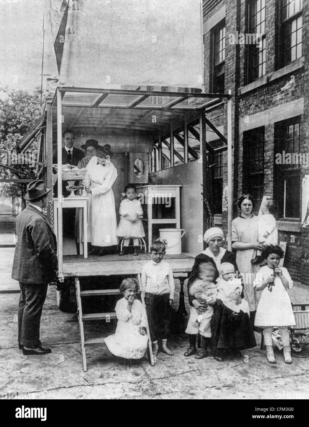 Labor division Black and White Stock Photos & Images - Alamy