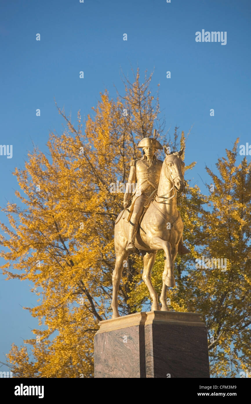 Male autumn statue hi-res stock photography and images - Alamy