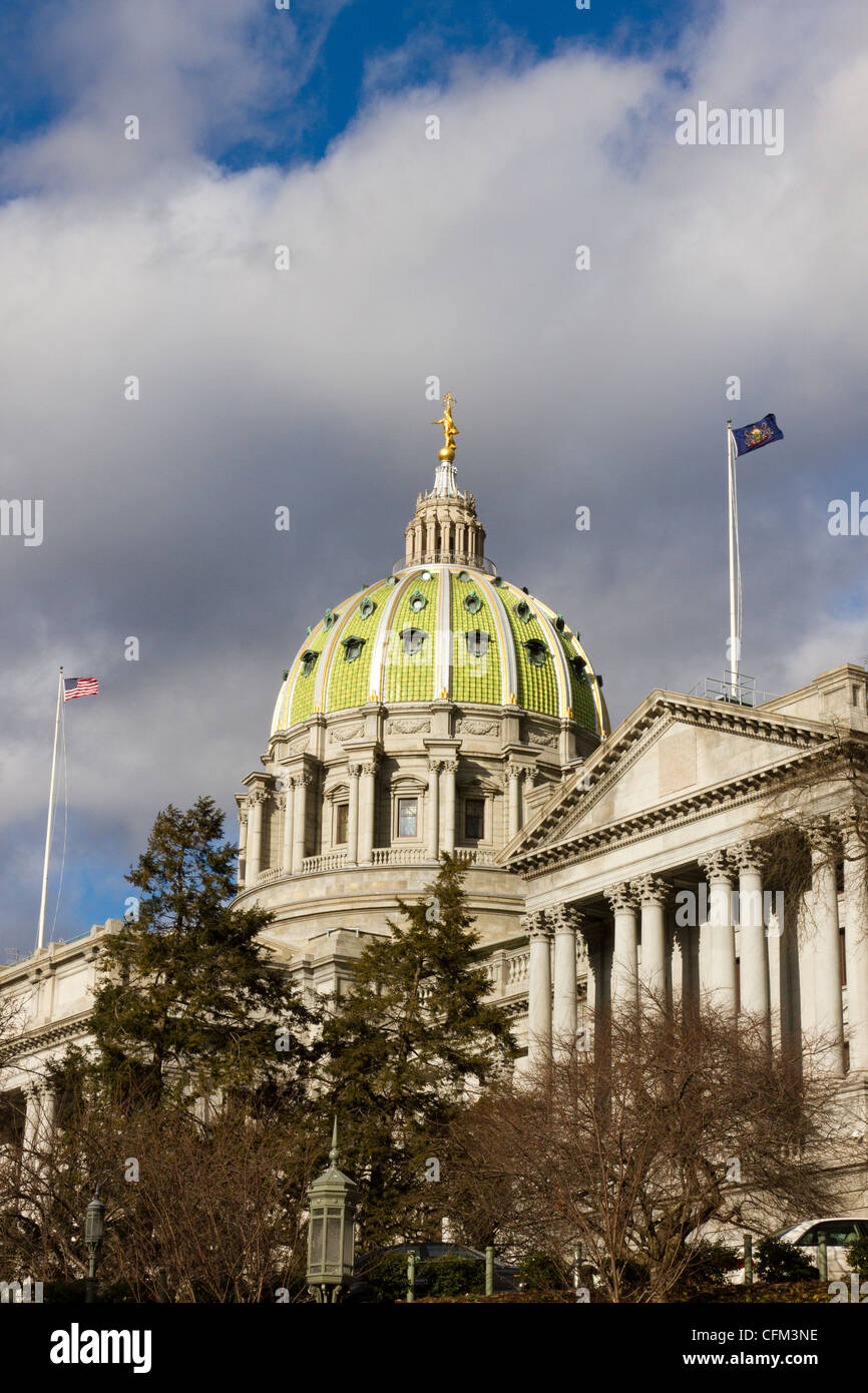 Closeup of green dome and front of Pennsylvania state capitol building ...