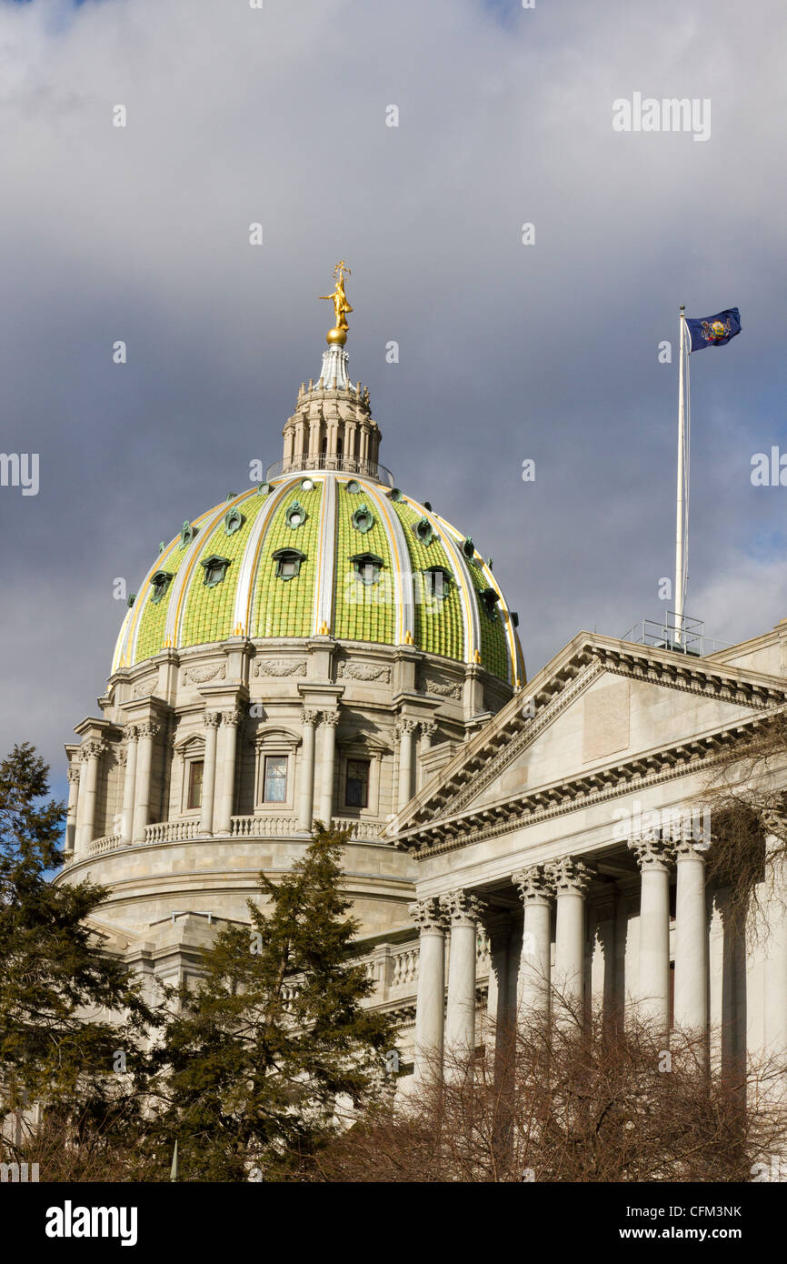 Closeup of green dome and front of Pennsylvania state capitol building ...
