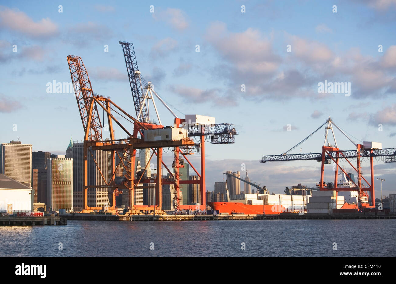 New york loading dock hi-res stock photography and images - Alamy