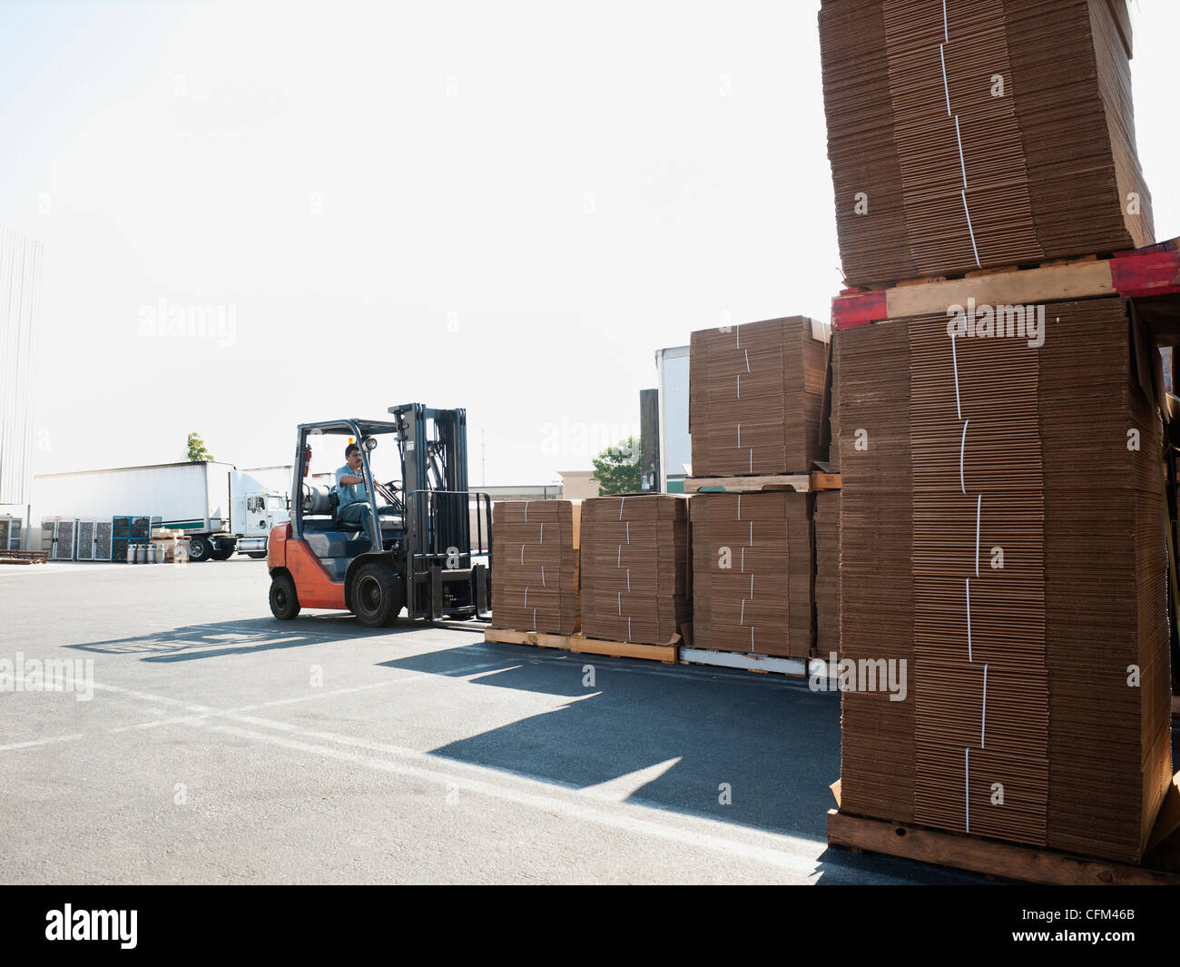 Forklift pallet hi-res stock photography and images - Alamy