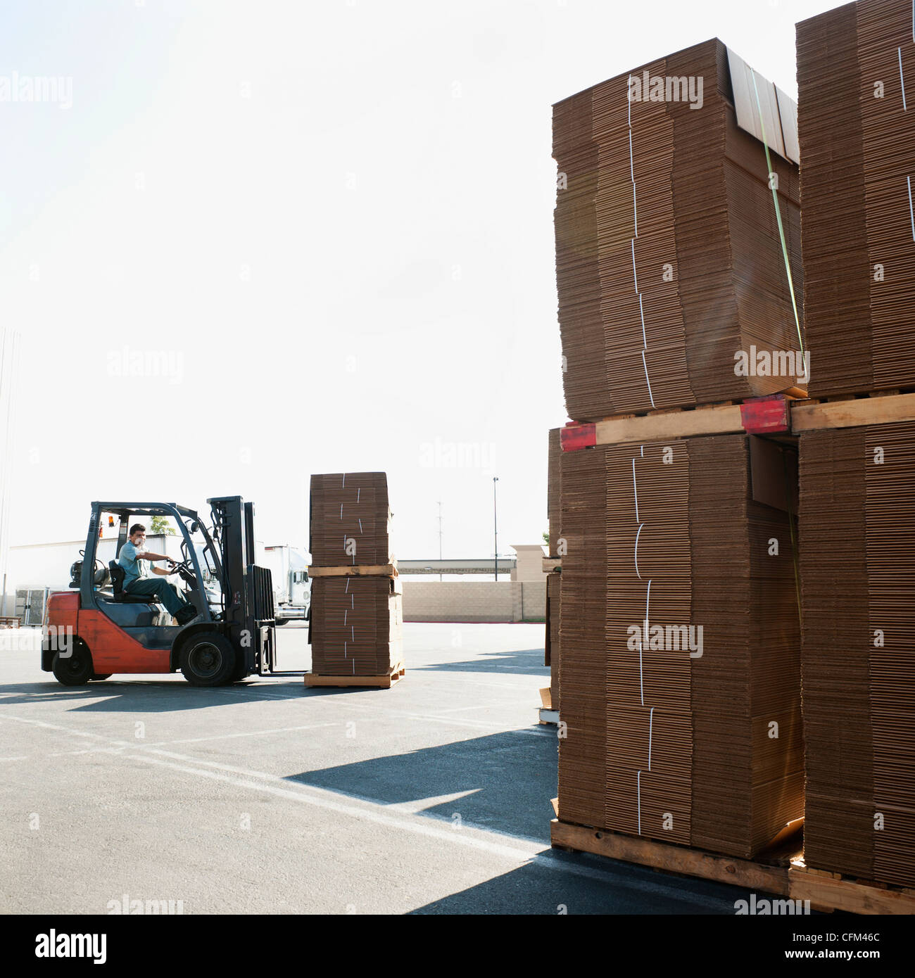 Forklift pallet hi-res stock photography and images - Alamy