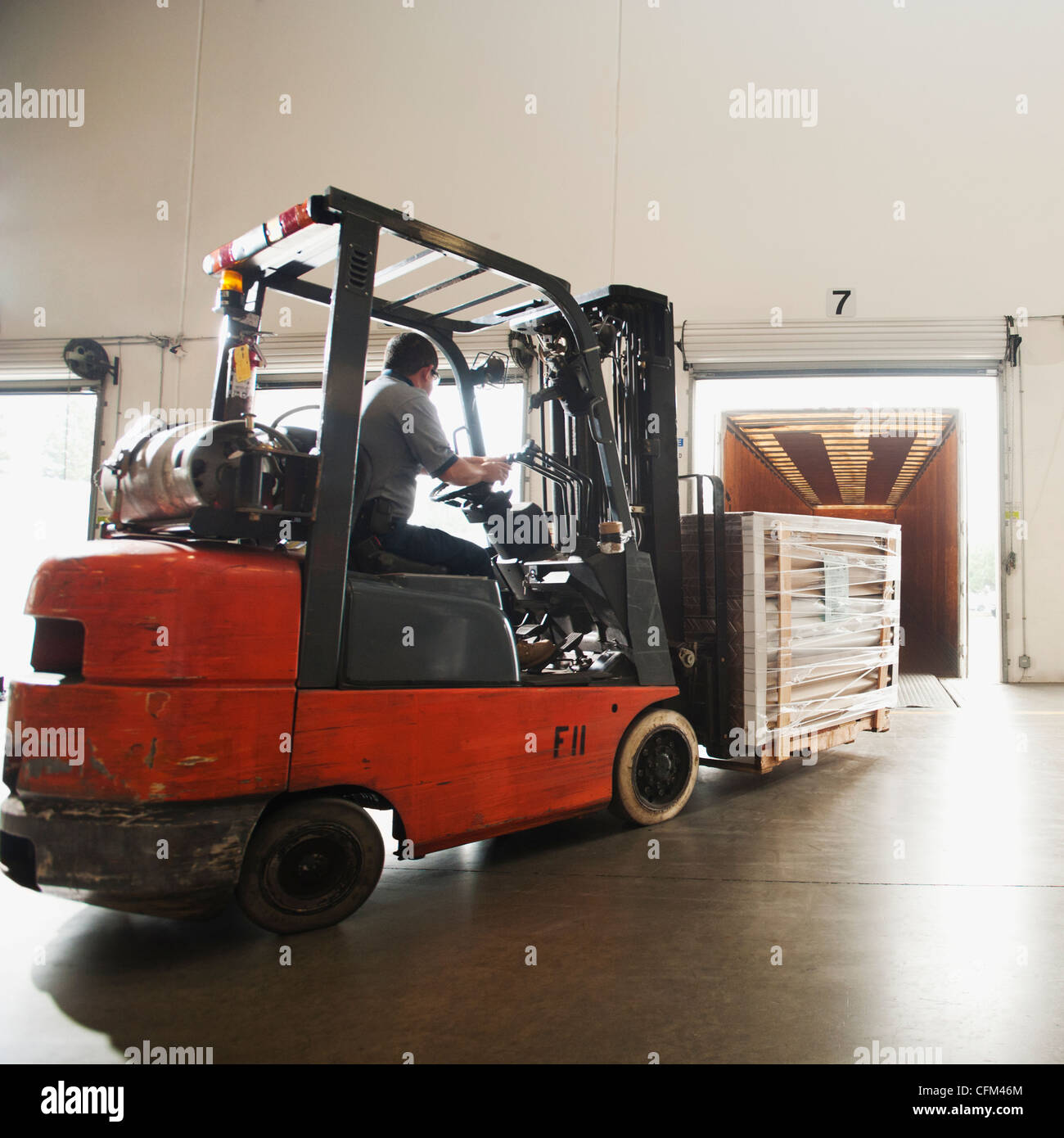 Forklift loading truck goods hi-res stock photography and images - Alamy