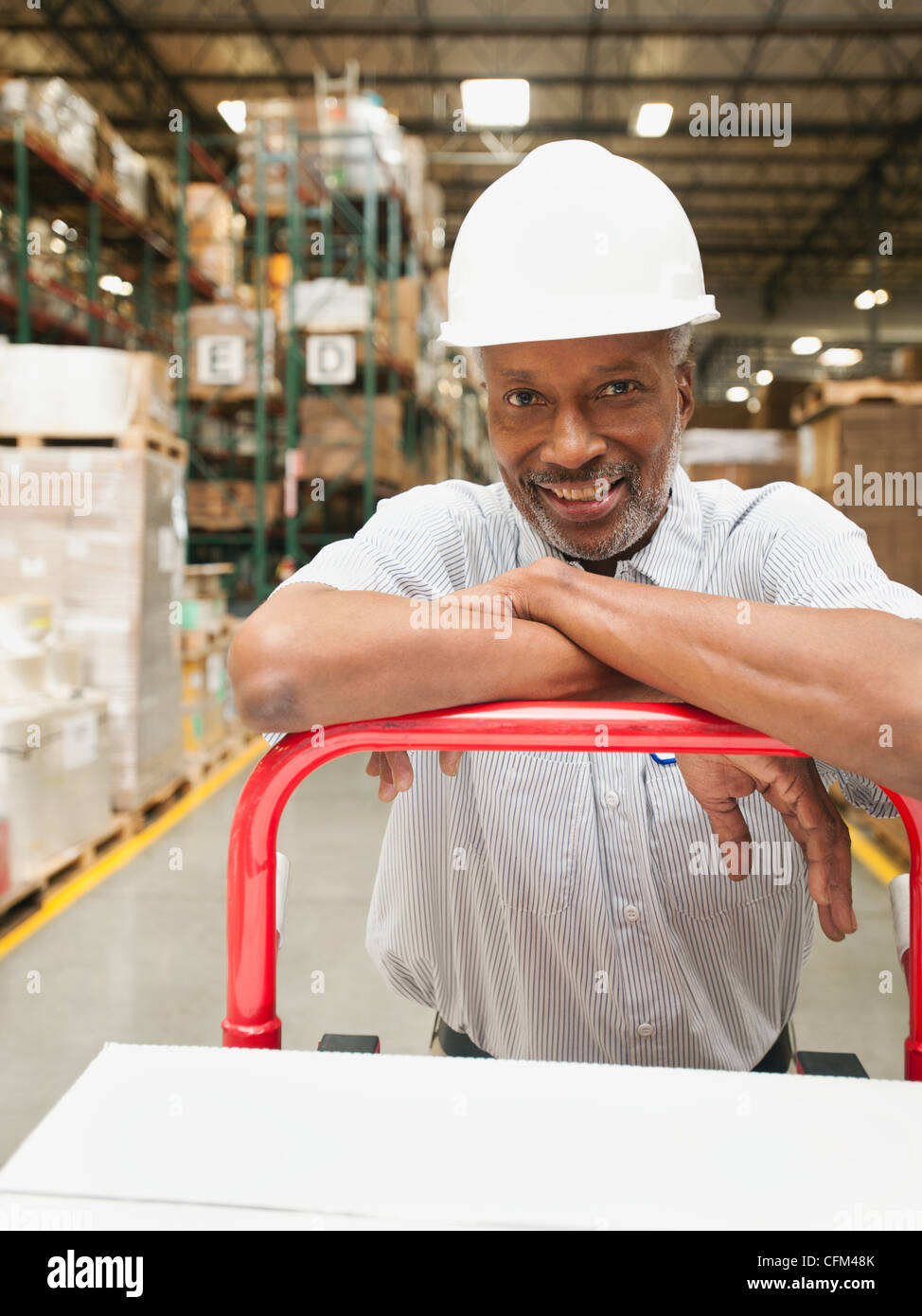 Hand truck cart hi-res stock photography and images - Alamy