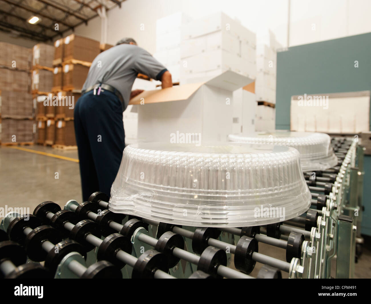 Assembly line work 50 hi-res stock photography and images - Alamy