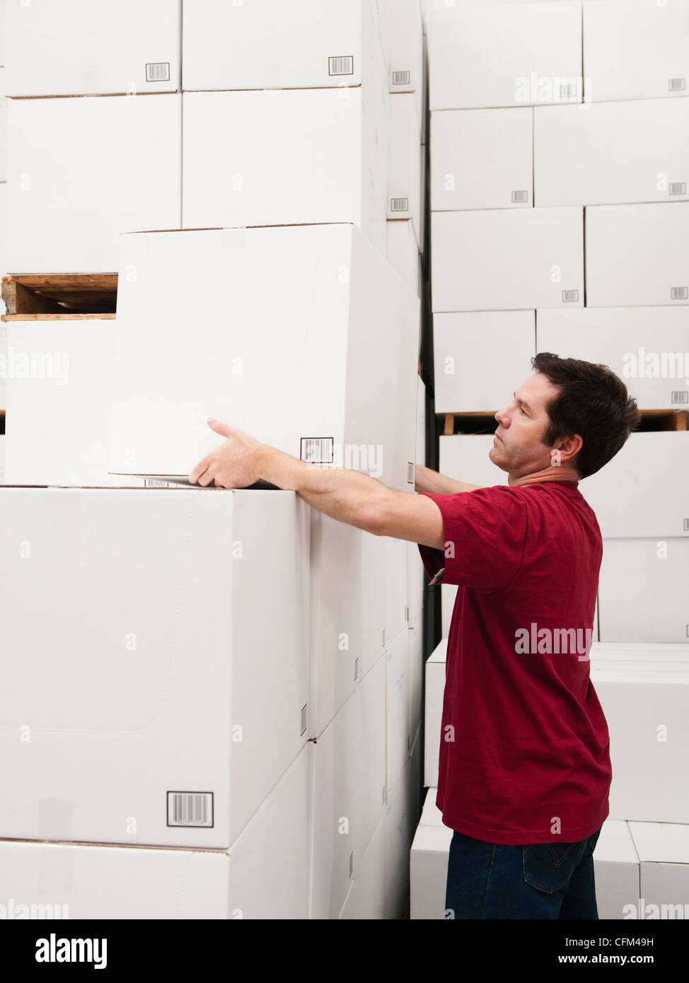 Stacking boxes hi-res stock photography and images - Alamy