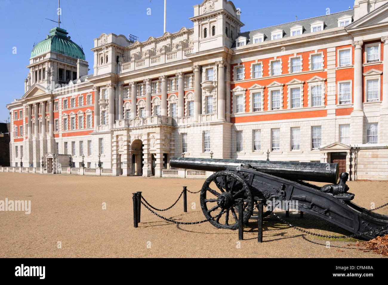 Horse guards facade hi-res stock photography and images - Alamy