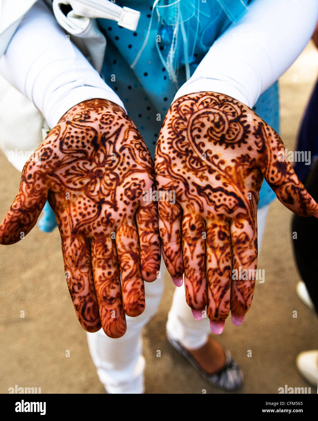 Henna decorating the hands of a Moroccan woman Stock Photo - Alamy