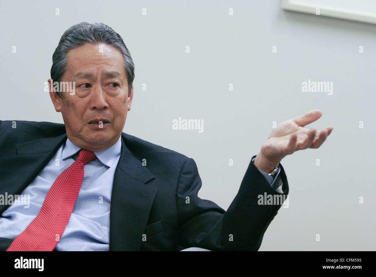 Nobuyuki Idei, President of Sony Corporation, in his boardroom, Tokyo ...