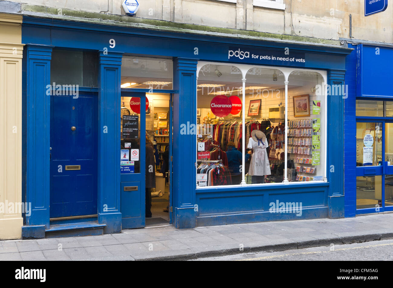 Peoples dispensary sick animals pdsa hi-res stock photography and ...