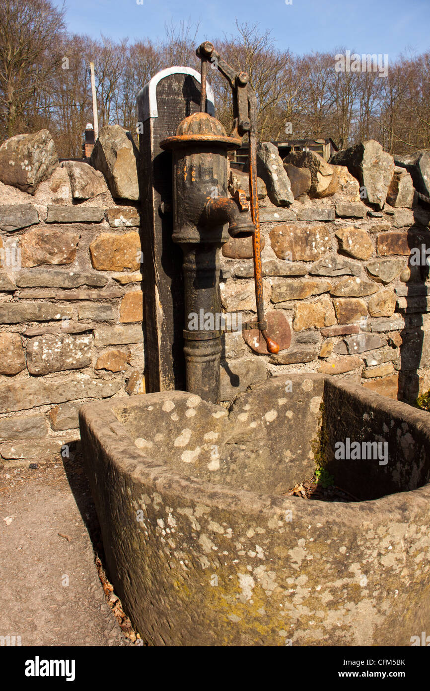 Water hand pump hi-res stock photography and images - Alamy