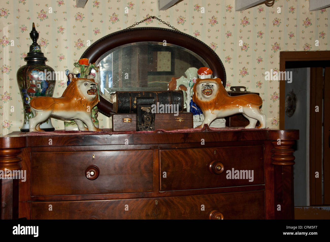 1930s cottage hi-res stock photography and images - Alamy