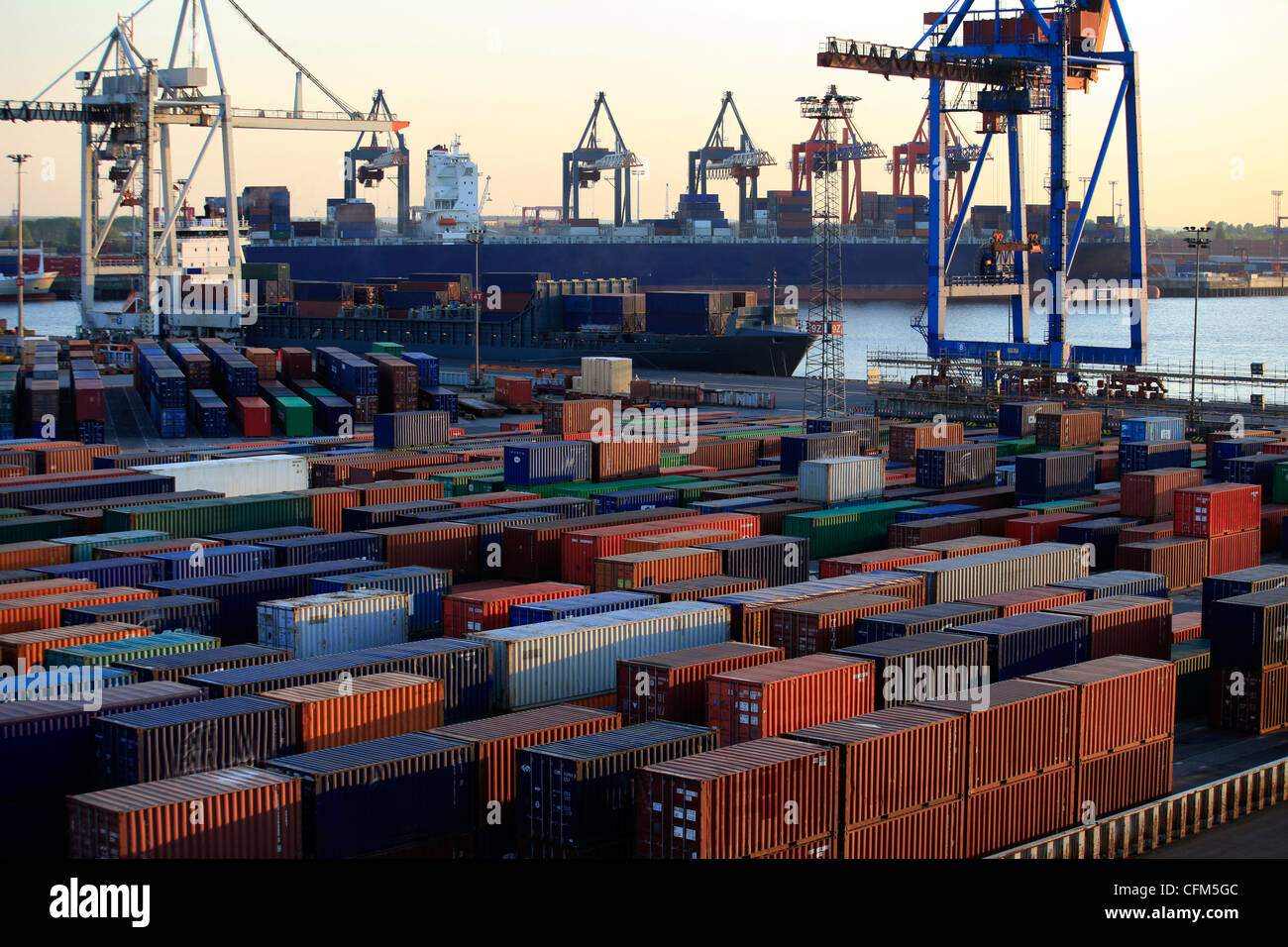 Hamburg container port hamburg hi-res stock photography and images - Alamy