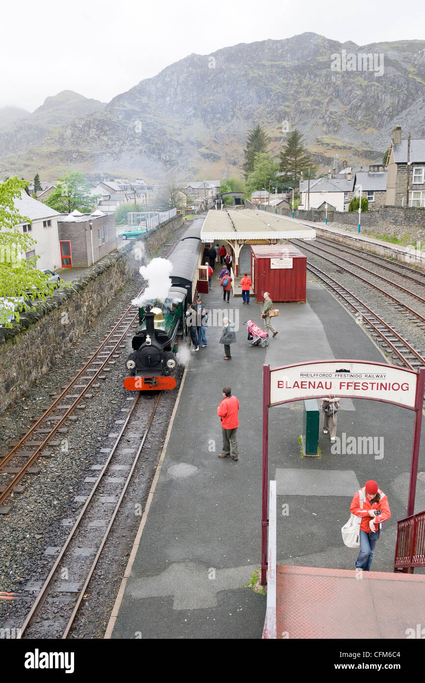 Moving train in wales hi-res stock photography and images - Alamy
