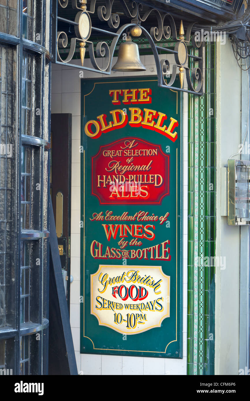 Old pub sign board hi-res stock photography and images - Alamy