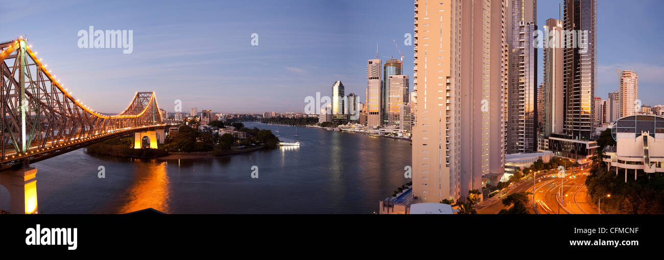 Story Bridge, Kangaroo Point, Brisbane River and city centre at dawn ...