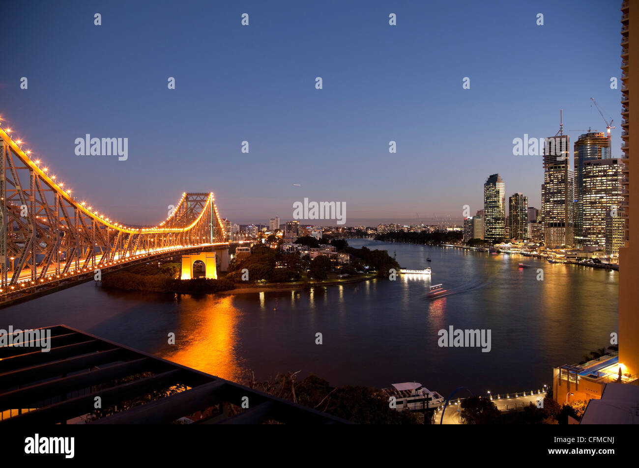 Story Bridge, Kangaroo Point, Brisbane River and city centre at night ...