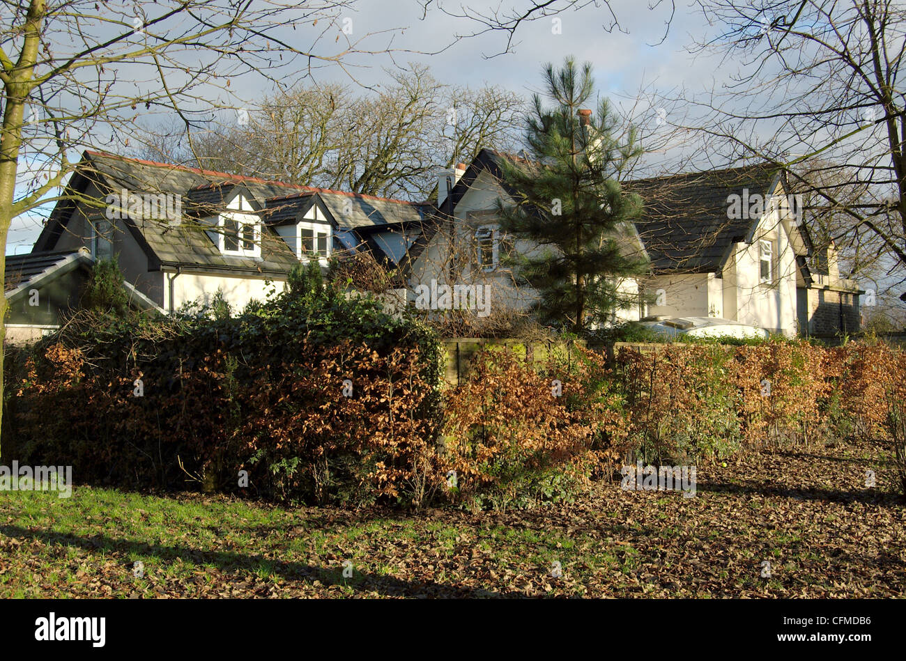 Typical english house hi-res stock photography and images - Alamy