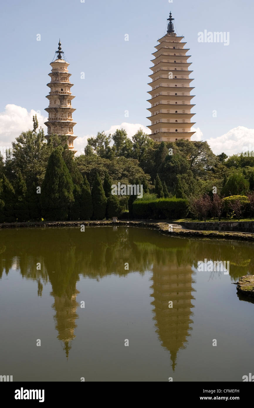 Pagodas from Agglomeration pond, Chongsheng temple (Three Pagodas ...