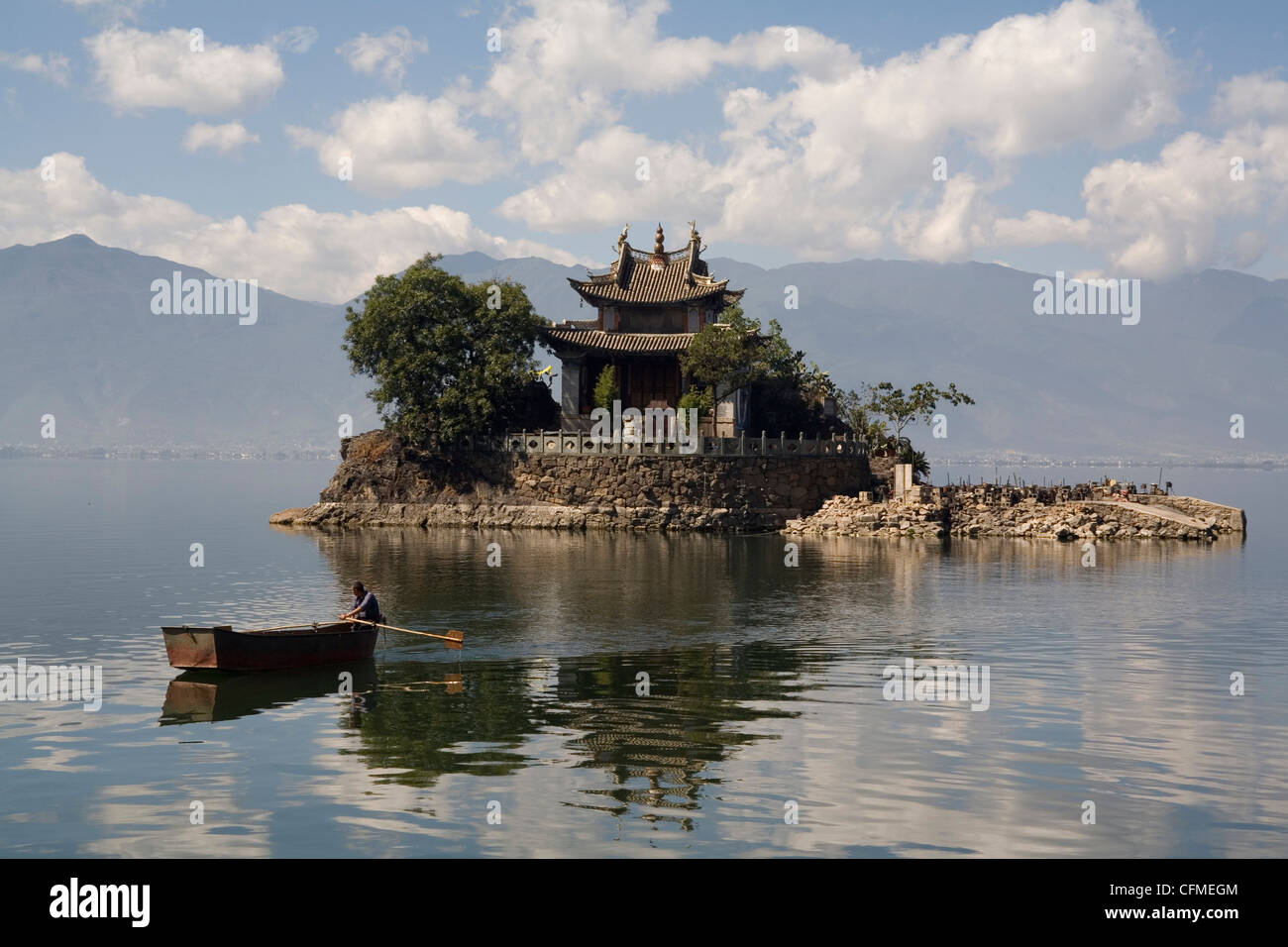 Erhai lake hi-res stock photography and images - Alamy