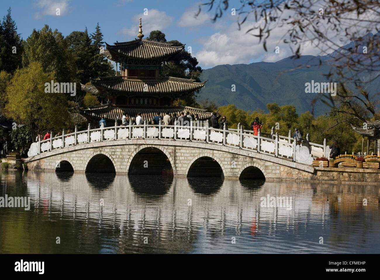 Black dragon pool park lijiang hi-res stock photography and images - Alamy