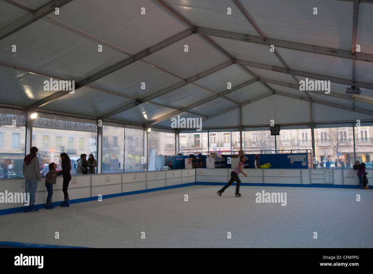 Skating skaters hi-res stock photography and images - Alamy