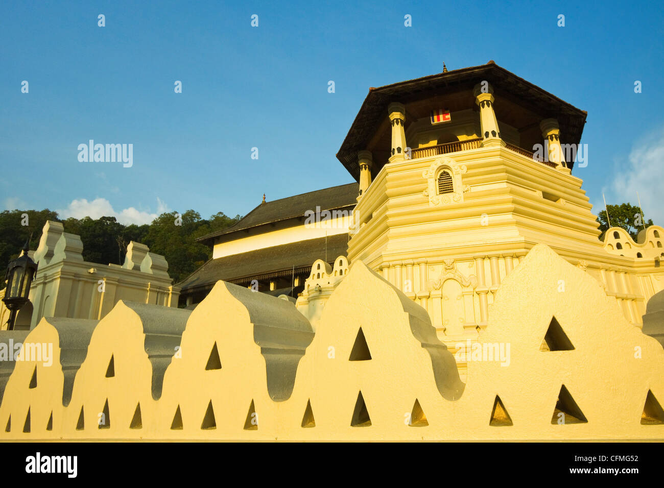 The Temple of the Sacred Tooth Relic (Temple of the Tooth), Kandy, Sri ...