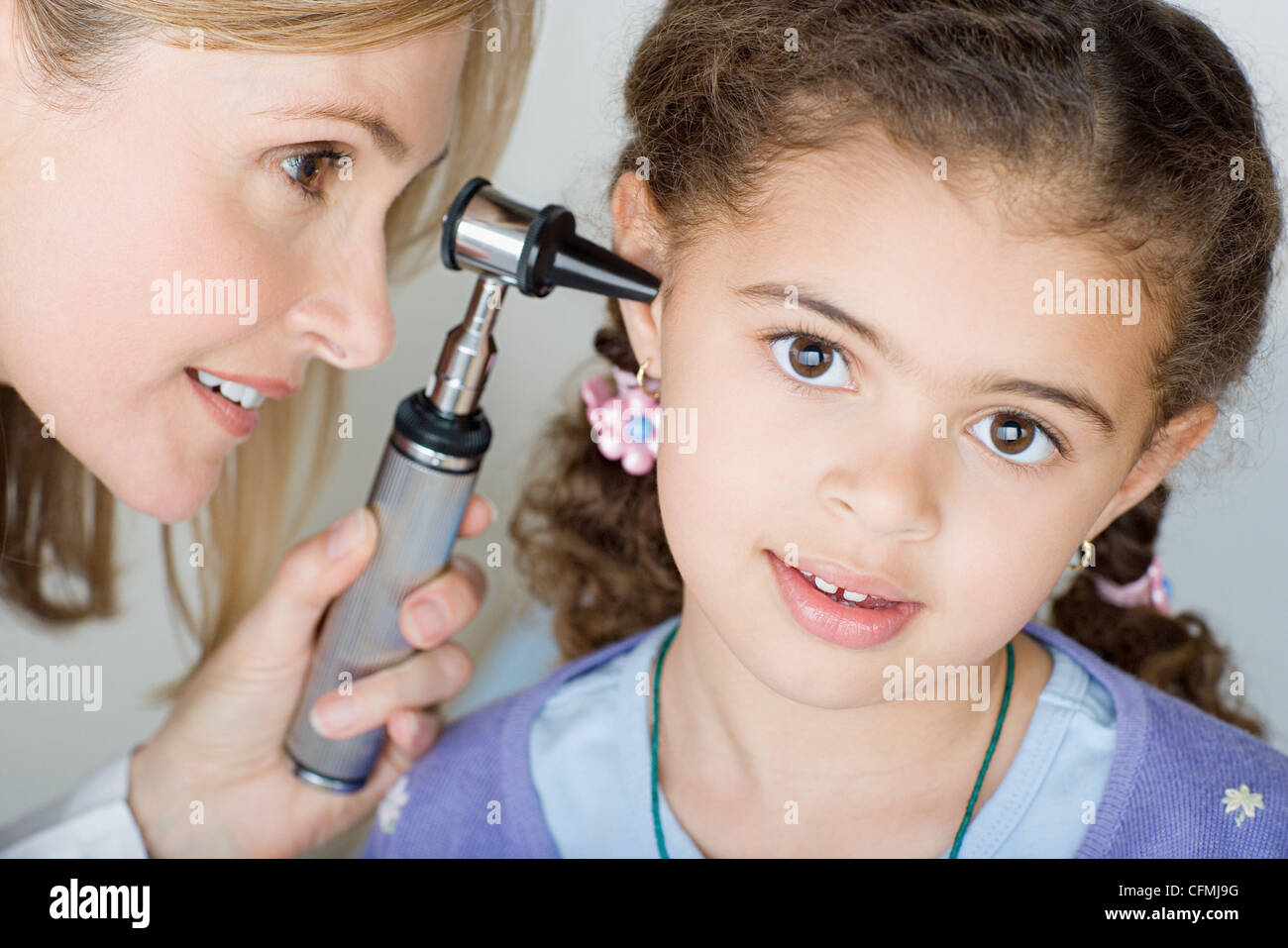 Kids ear doctor hi-res stock photography and images - Alamy