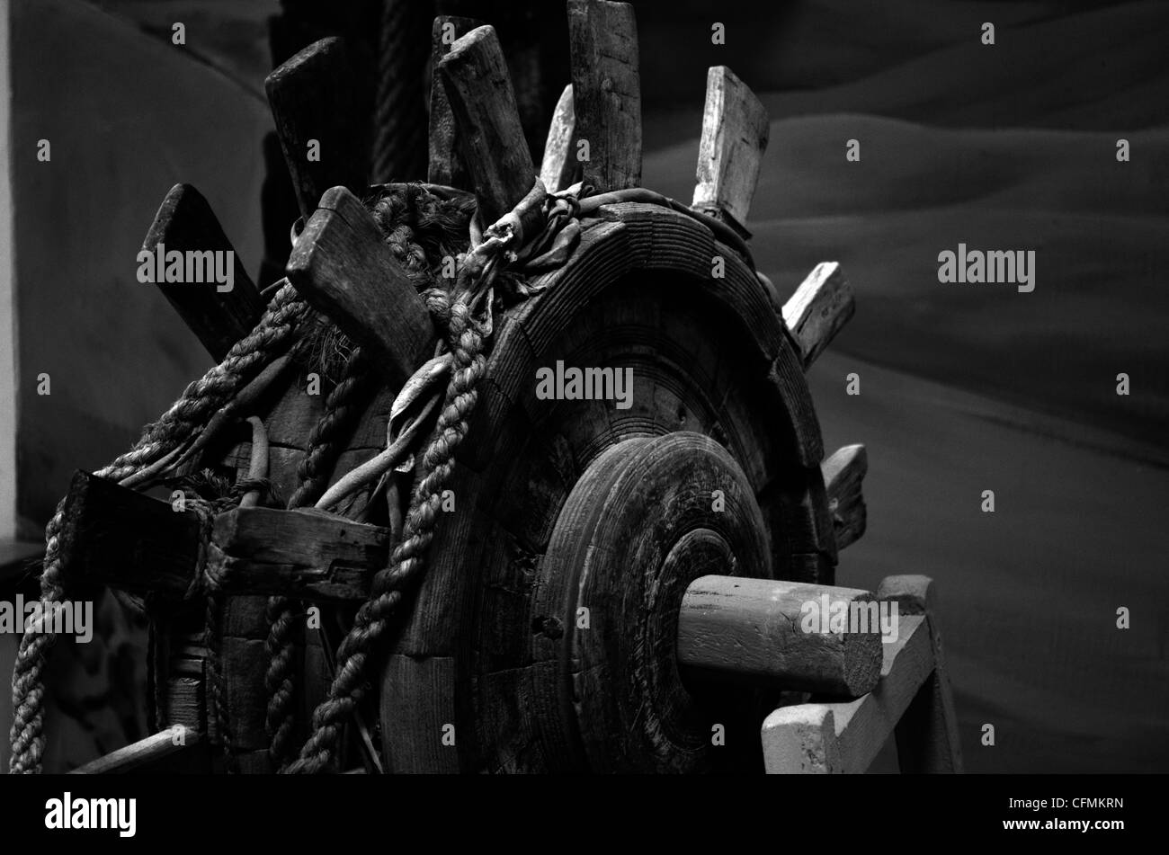 old Arabic wheel Stock Photo - Alamy