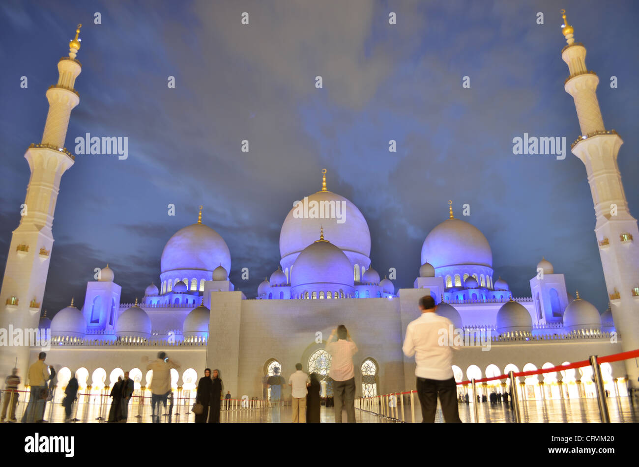 Sheikh Zayed Mosque at night Stock Photo - Alamy