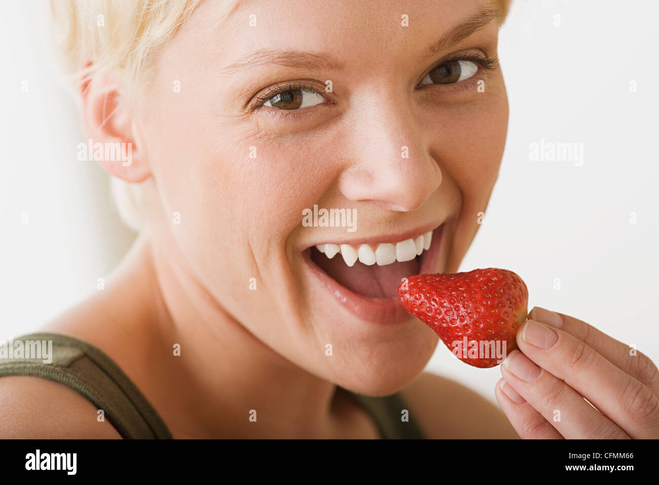 USA, California, Los Angeles, Woman eating strawberry Stock Photo - Alamy