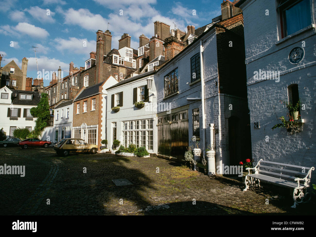 Pont Street Mews, London, England Stock Photo - Alamy