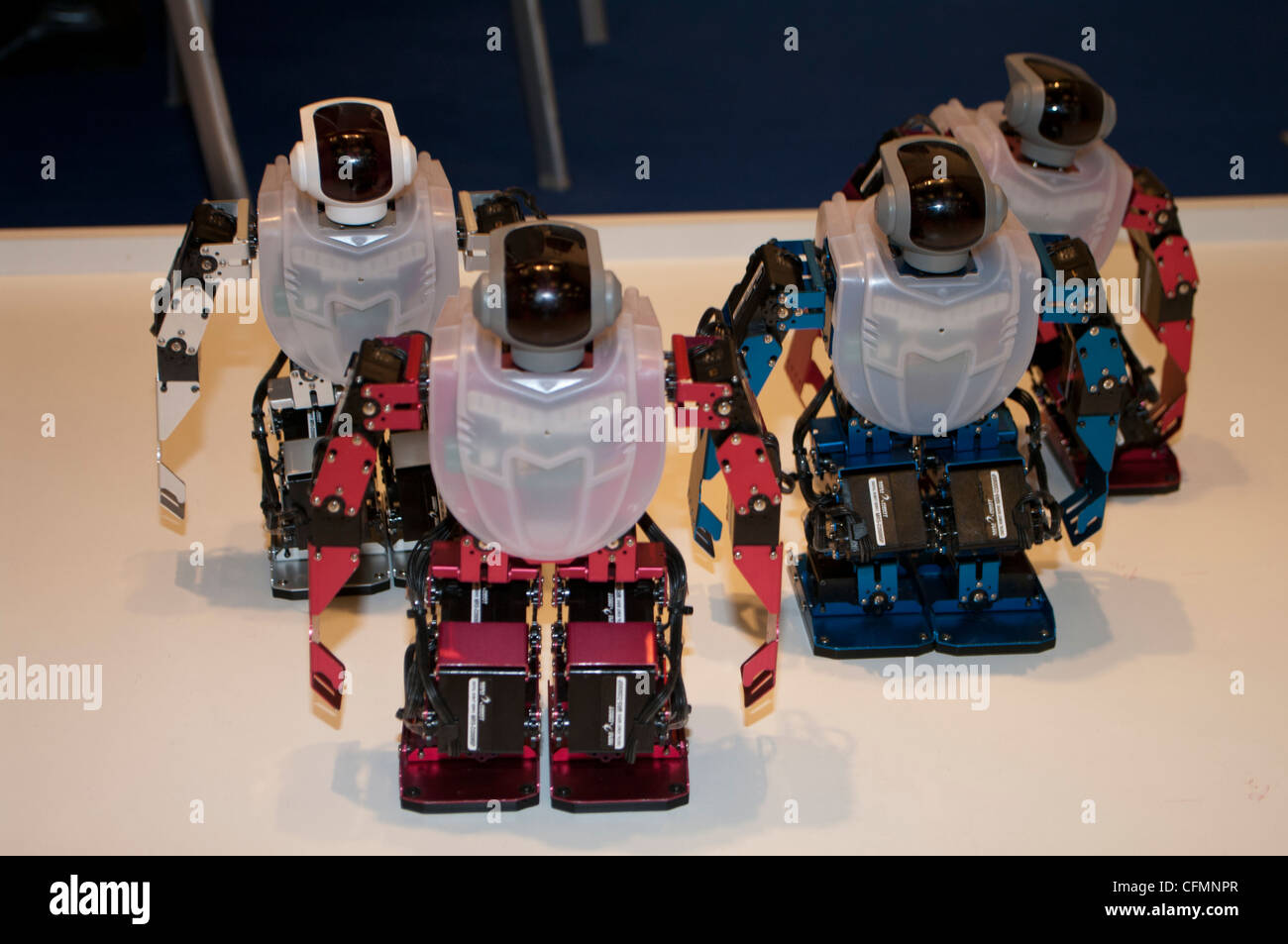 Metal robots hi-res stock photography and images - Alamy