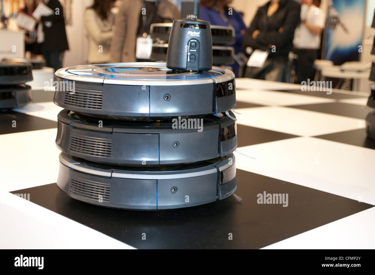Irobot cleaning house hi-res stock photography and images - Alamy