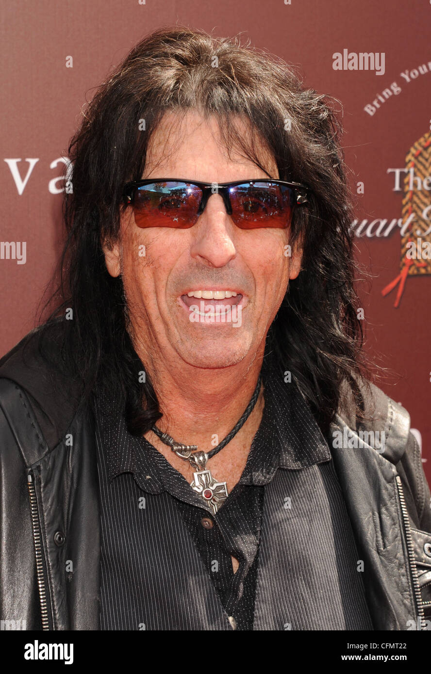 Rock singer alice cooper hi-res stock photography and images - Alamy