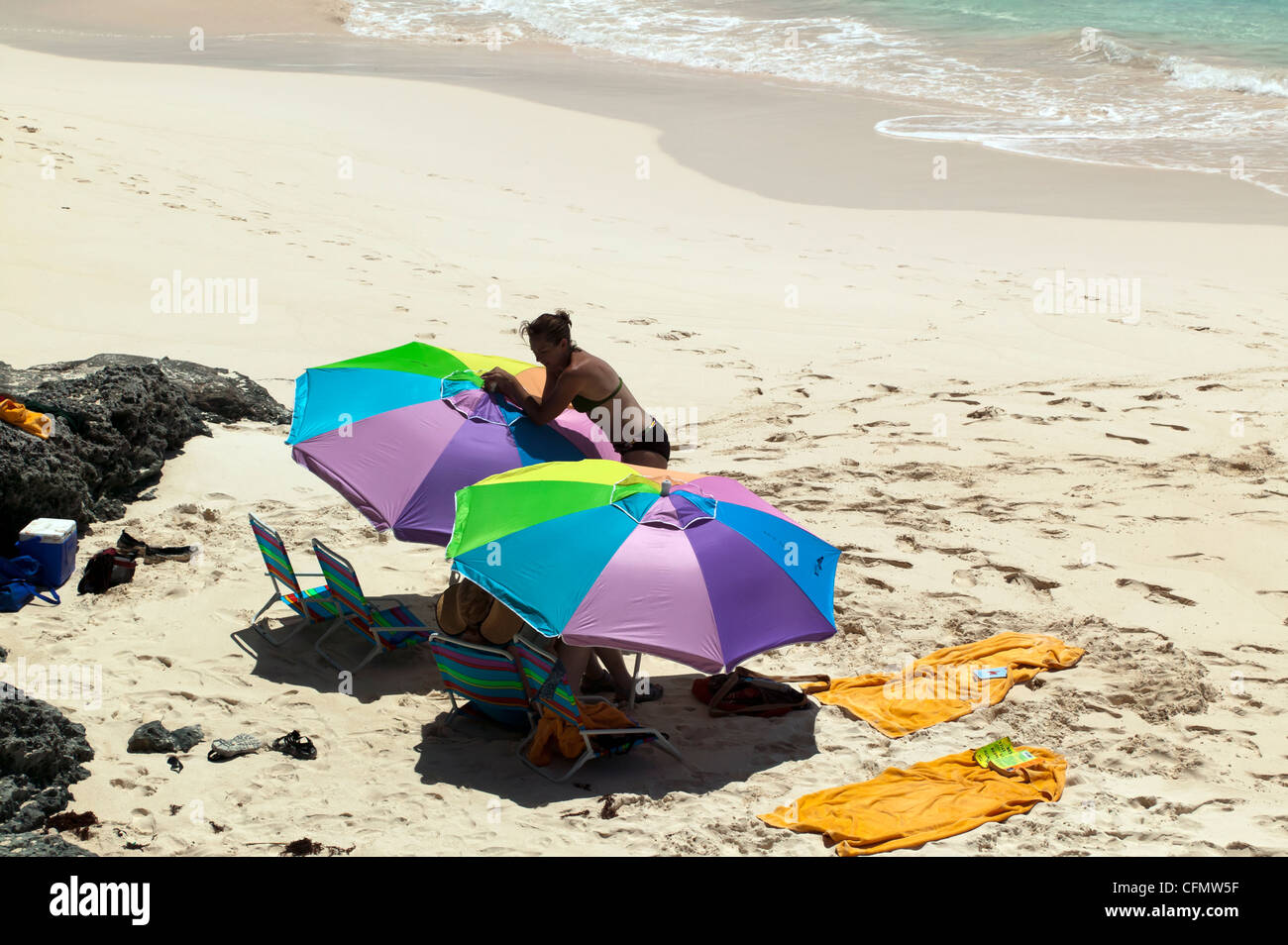 Babes on beach hi-res stock photography and images - Alamy