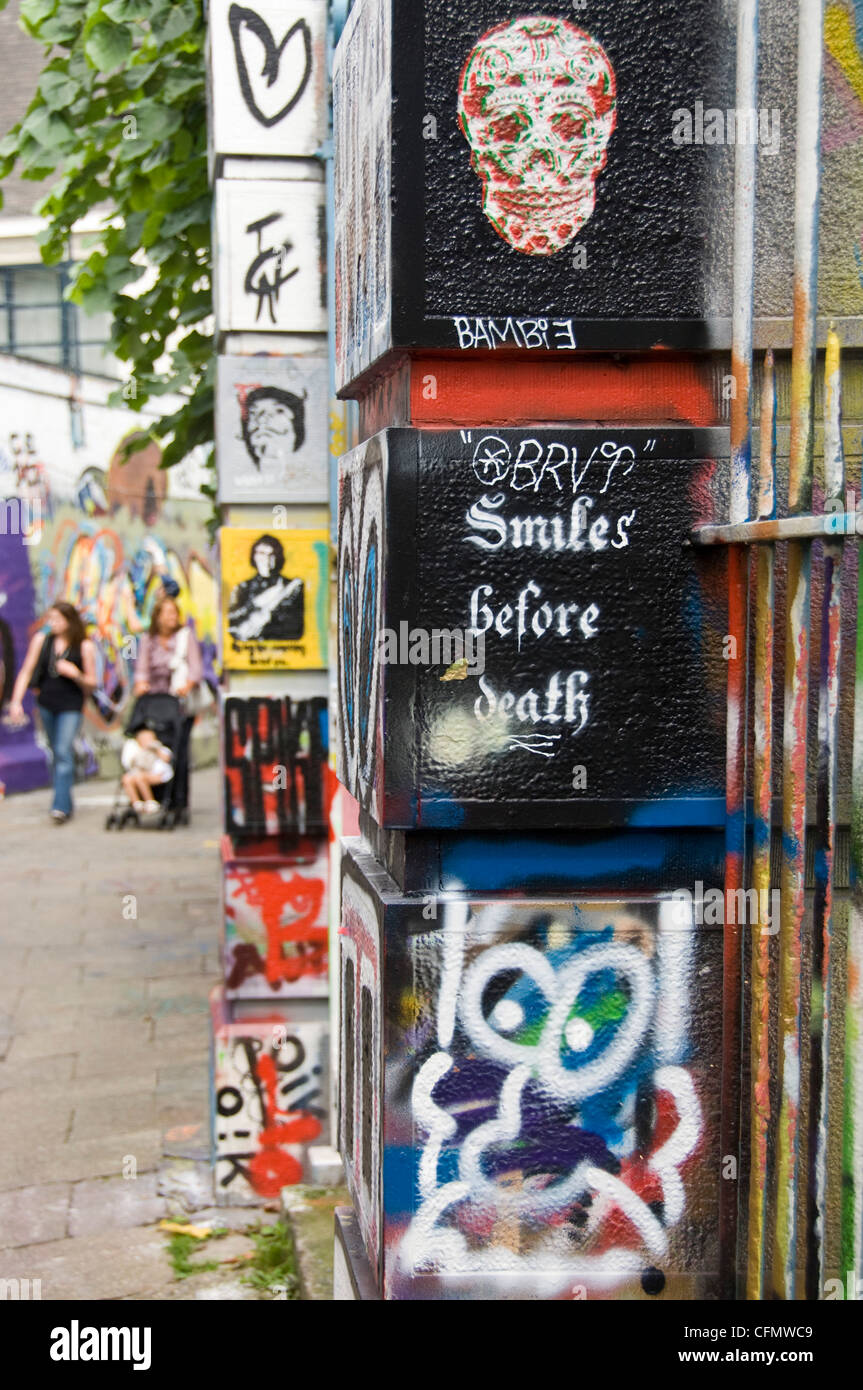 Covering Up Graffiti High Resolution Stock Photography and Images - Alamy