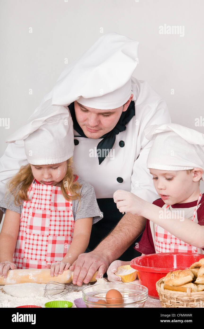 The chef teaches kids to cook Stock Photo - Alamy