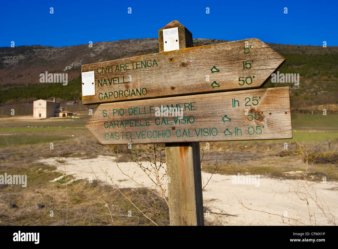 Sign distances italy hi-res stock photography and images - Alamy