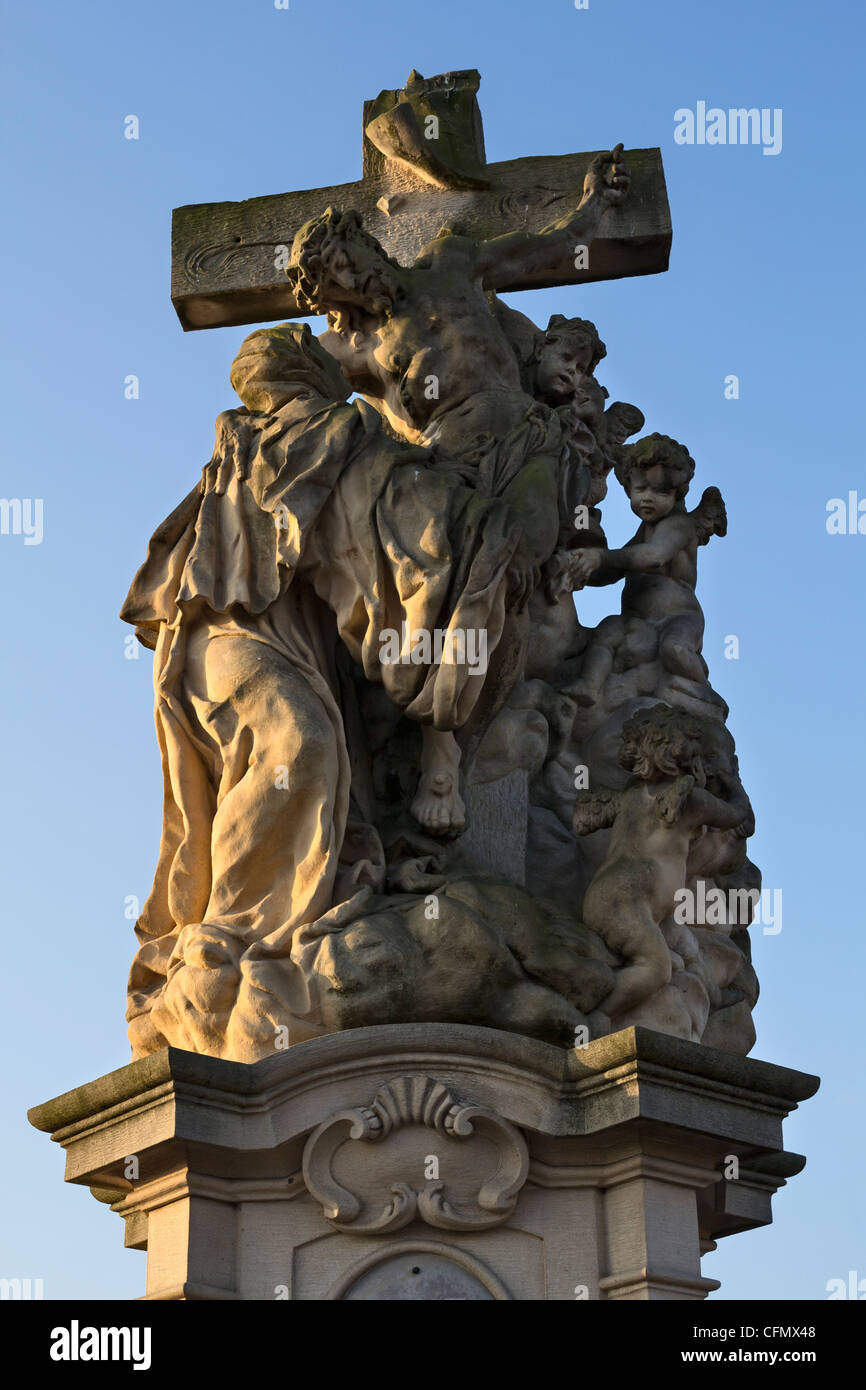 Christ descending from the cross hi-res stock photography and images ...