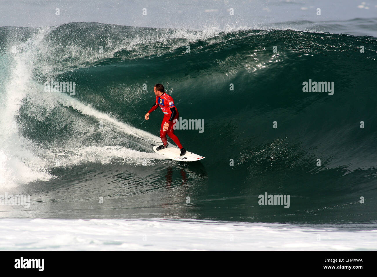 American taylor knox surfing wave hi-res stock photography and images ...