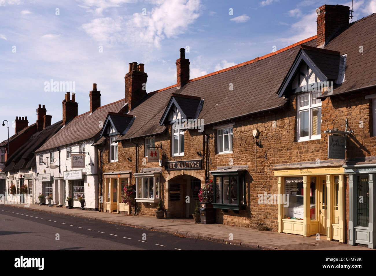 Row of shops fronts hi-res stock photography and images - Alamy