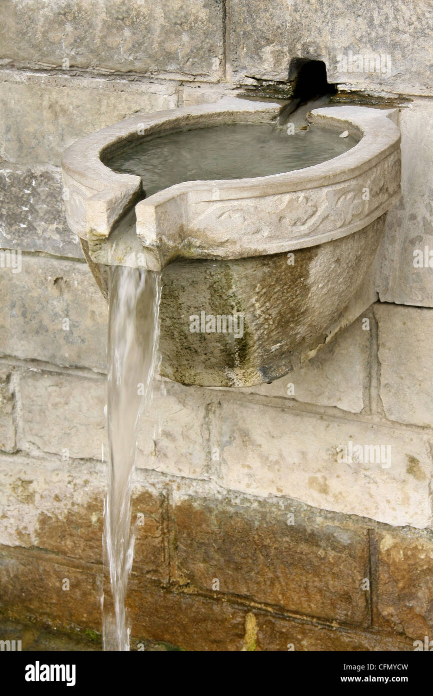stone fountain with flowing water Stock Photo - Alamy